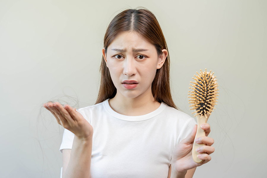 Gamot sa Naglalagas na Buhok: Ano Ang Pwedeng Gamitin ng Postpartum Mamas?