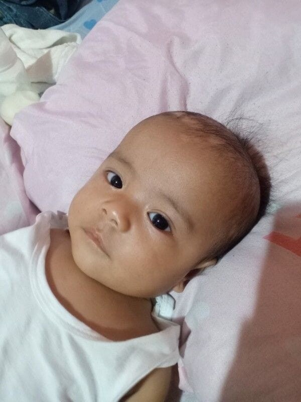 My baby's head Malaki po ba ulo ni baby o malaki lang po yun