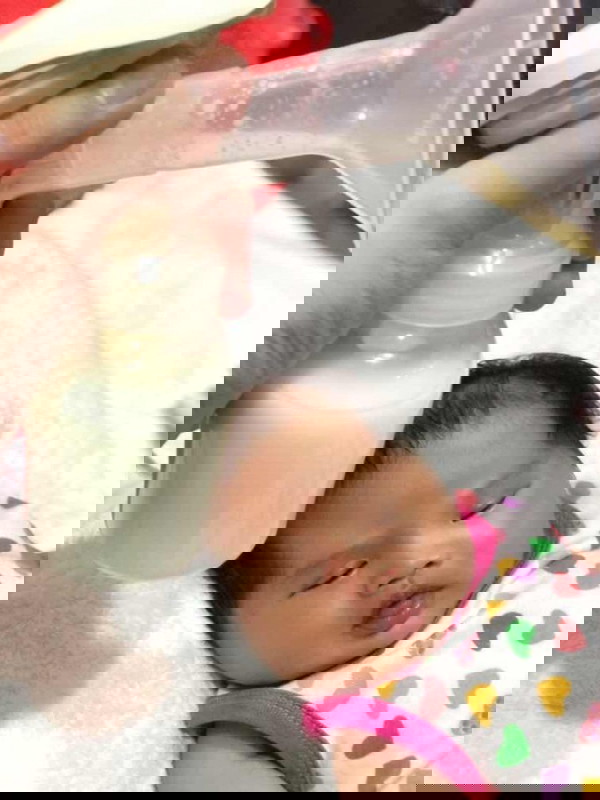 Breastfeeding for baby🥰🤩😍🤤 the GOLDEN MILK🥰 Hi mga mamshie🙂