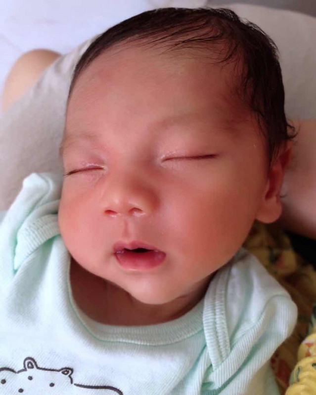 Tulog manok 3 weeks old baby na tulog manok 😫 lahat na ginaw