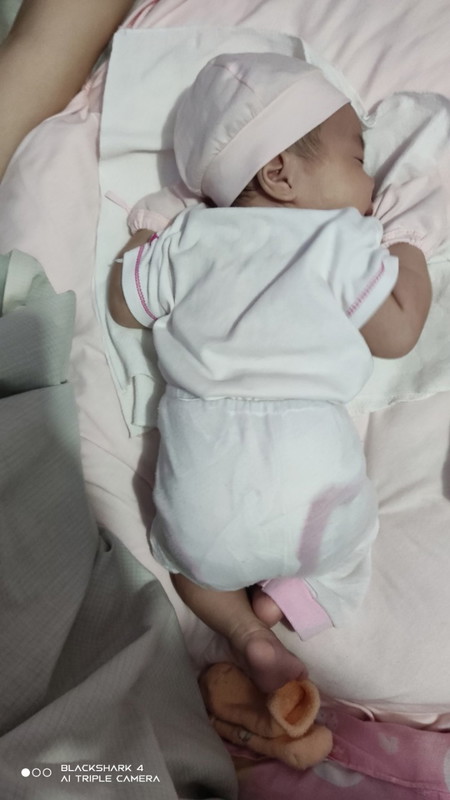 Nakadapa pag natutulog Magandang hapon po mga momshie tanong
