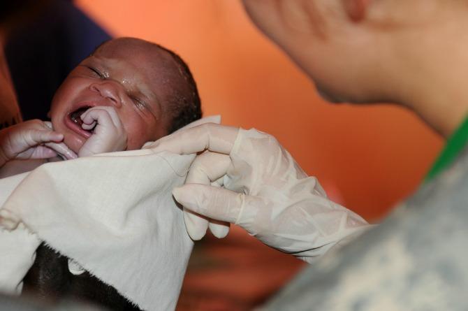 Doctors Warn About Swaddling Dangers - theAsianParent