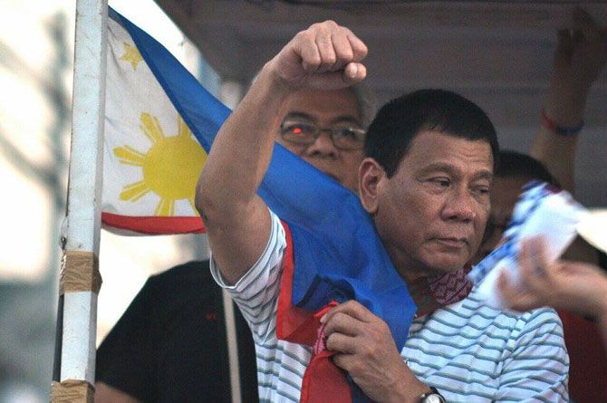 Duterte: Expand Family Planning and Limit Children to Three