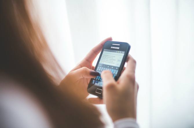 How Should You Manage Your Maid’s Cellphone Use?