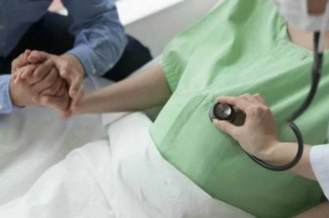 Hold Your Partner's Hand During Labor, It Will Ease the Pain---Study