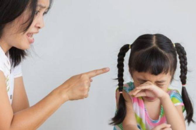 Parents Who Are Too Strict — 15 Warning Signs To Watch Out For