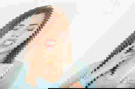 Nana Sa Gilagid At Ngipin: Sanhi, Sintomas At Lunas