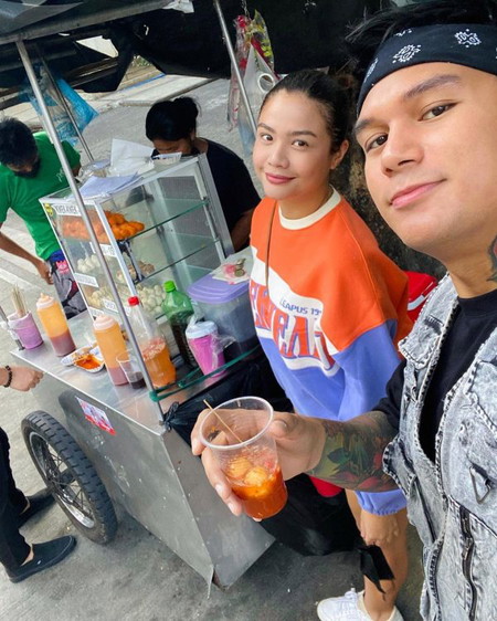 Zeus Collins engaged na sa kanyang girlfriend na si Pauline Redondo!