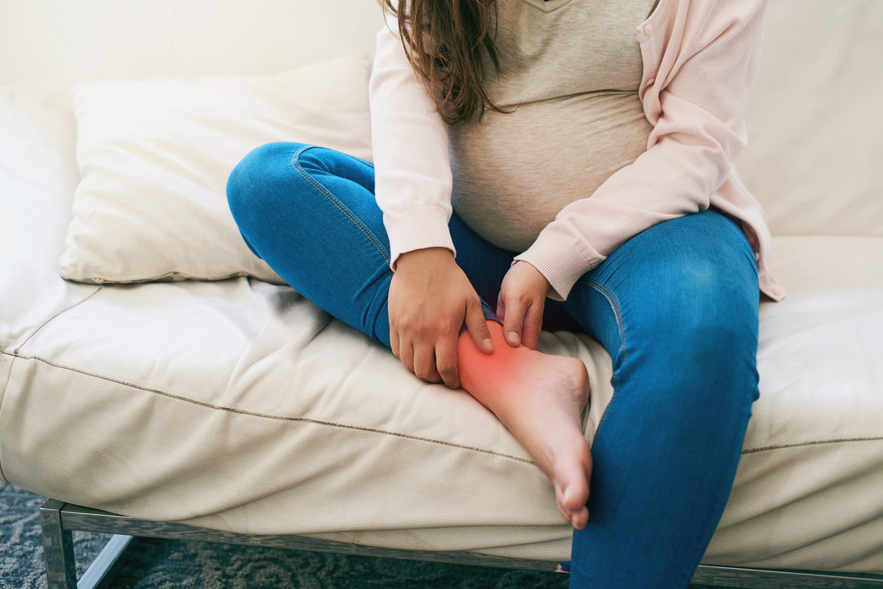 Swollen Feet During Pregnancy: What Causes It and When to Seek Help