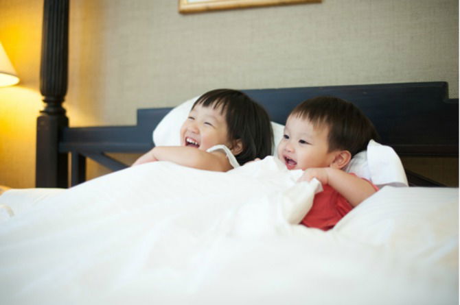 10 Ways To Entertain Your Kids Whilst Lying Down