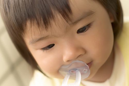How and When to Wean Your Baby From His Pacifier