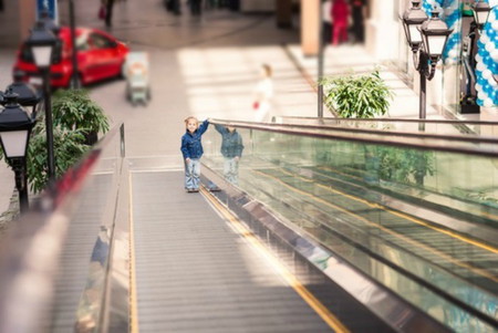 Child Falls Off Escalator To Her Death While Parents Try To Take Selfie