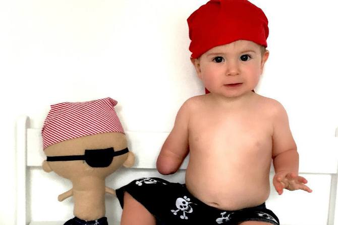 Meet Oakley Lynch, The Instagram Famous Toddler With One Arm