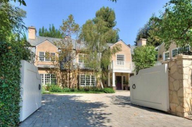 Take A Peek Inside Adele's Cozy New Home In Beverly Hills