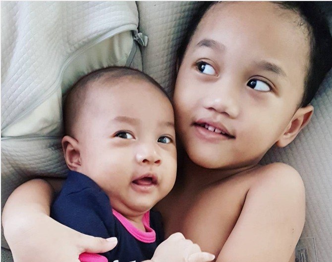 These Pictures Of Singapore Celebrity Kids' Siblings Will Make You Go ...