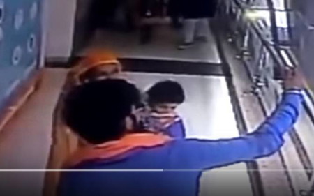 Child Falls Off Escalator To Her Death While Parents Try To Take Selfie