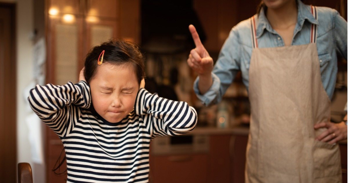 7 Signs of Toxic Parents So You Can Avoid Becoming One