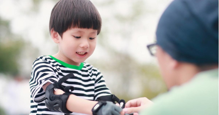Helicopter Parenting Examples: 4 Signs You're Being A Helicopter Parent
