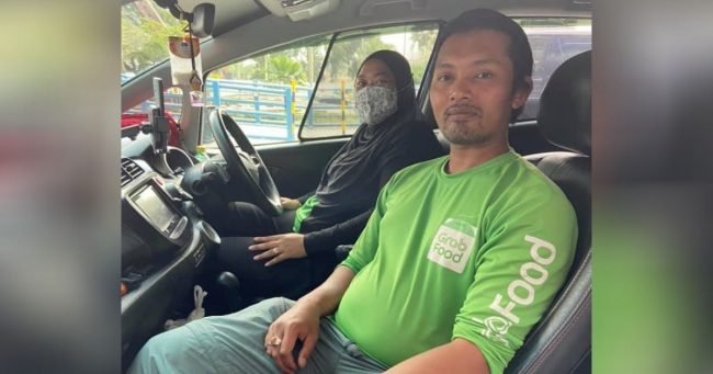 Grab Food Delivery Drivers Offer Man And His A Free Ride To Hospital