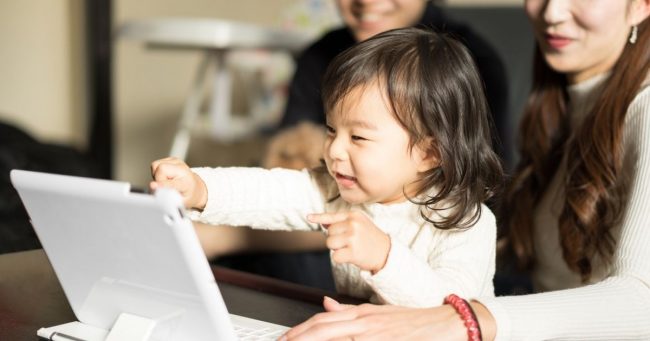 Tablets For Toddlers: Is My Child Too Young To Play With Smart Tech?
