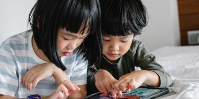 How To Teach Child English At Home: 5 Easy Tips For Parents