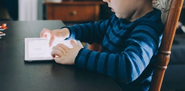 How to Break Screen Addiction: 5 Visible Signs That Your Child is Addicted