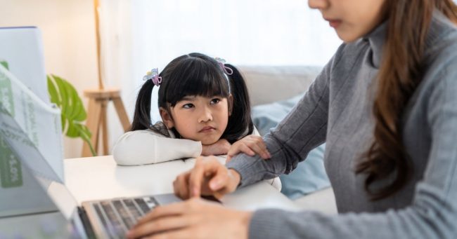 Digitally Distracted Parents: How Parents can Avoid Distracted Parenting
