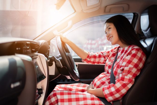 A Mum Gave Birth on the Road and Drove Home With Her Baby