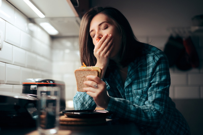 Risks You Should Know if You Like To Eat Late