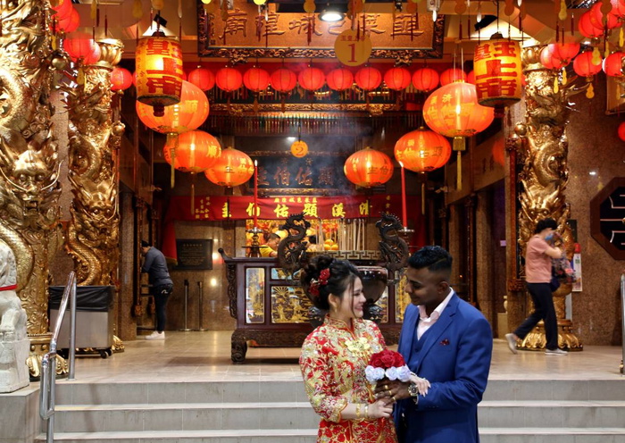 Indian-Chinese Couple Get Married at Taoist Temple Where They First Met