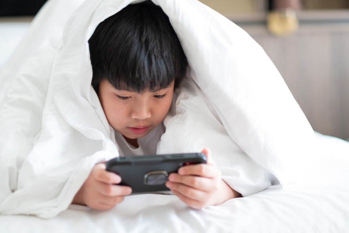 When to Give a Child a Phone: Finding the Right Age