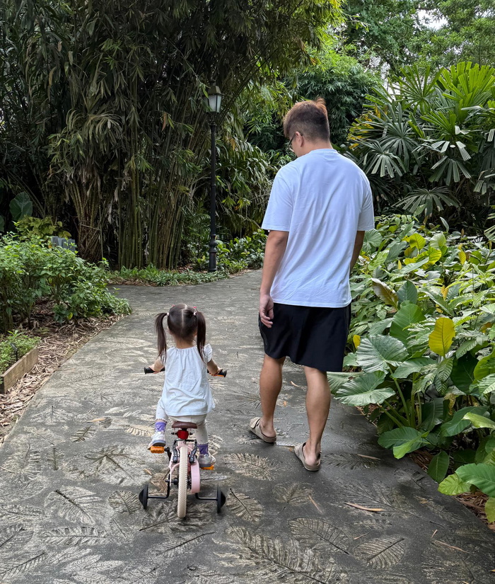 S'pore's Basketball Star Ng Han Bin Swaps Slam Dunks for Daddy Duties