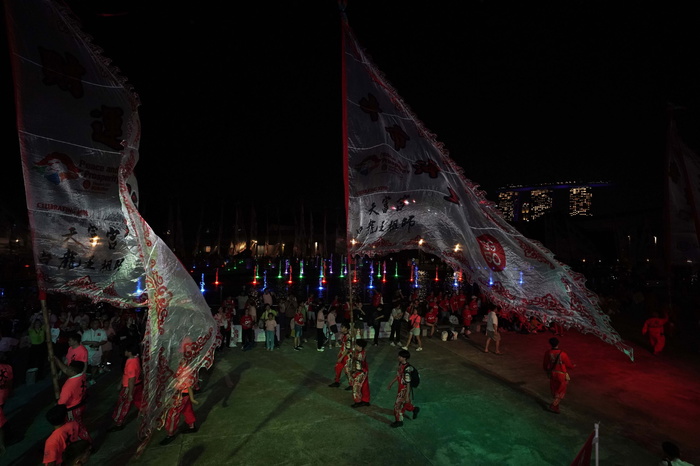 SG60 List: 2,000 Singaporeans Gathered to Set New Flag Display Record ...