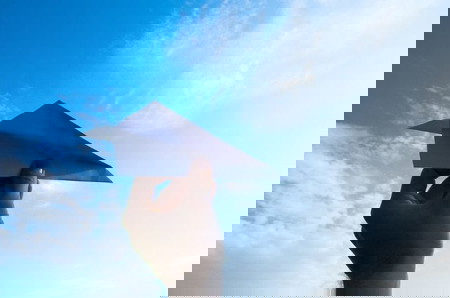 Cara Membuat Pesawat Kertas yang Bisa Terbang Super Jauh