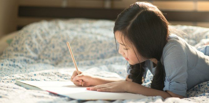 Mengajari Anak Menulis dengan Baik, Lakukan 6 Tahapan Ini