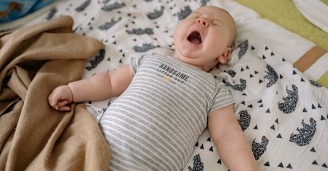 Demam pada Bayi: Gejala, Faktor Risiko, dan Penanganannya