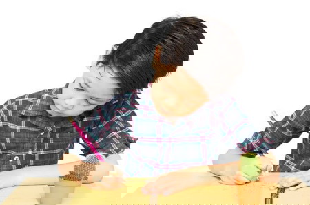 Mengajari Anak Menulis dengan Baik, Lakukan 6 Tahapan Ini