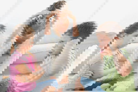 Adik Kakak Bertengkar Tidak Selalu Buruk Ini Alasannya Parents Wajib Tahu