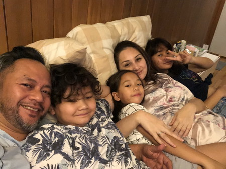 Anak Mona Ratuliu dididik dengan 5 tips parenting ini, Parents wajib tahu!