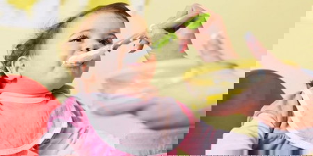 Tanda bayi kenyang MPASI, hindari memberi makan berlebihan