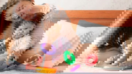 Cara membuat anak bahagia, jangan lupa 4 faktor penting ini!