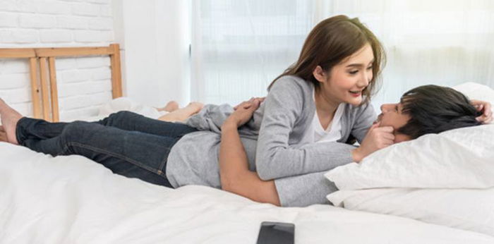 Posisi wanita di atas - 5 Ragam posisi woman on top agar Bunda puas!