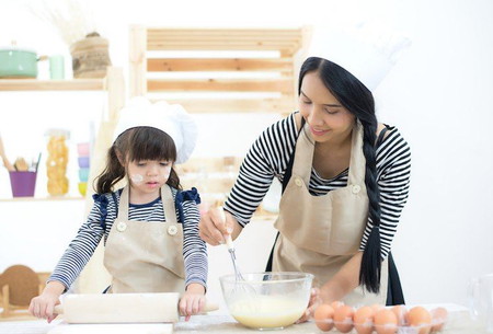 Memasak untuk anak - Anak belajar masak, adakah manfaatnya?