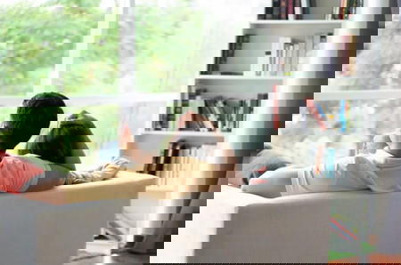 Bercinta dengan Suami Tak Harus di Ranjang, Ini Posisi yang Bisa Dicoba!