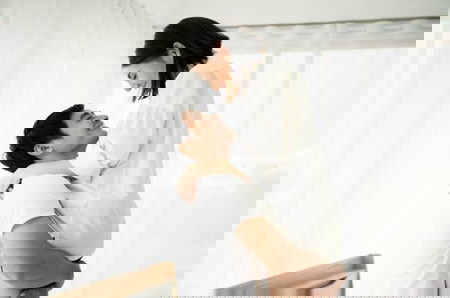 Bercinta dengan Suami Tak Harus di Ranjang, Ini Posisi yang Bisa Dicoba!