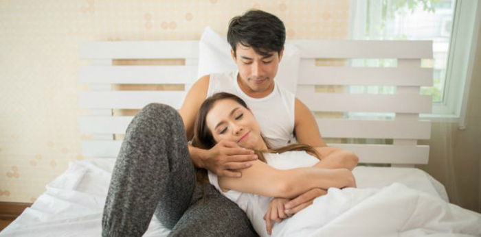 10 Posisi Berhubungan Intim Suami Istri Lengkap dengan Gambar