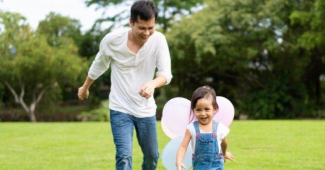5 Bentuk Peran Ayah dalam Pengasuhan Anak, Cek!