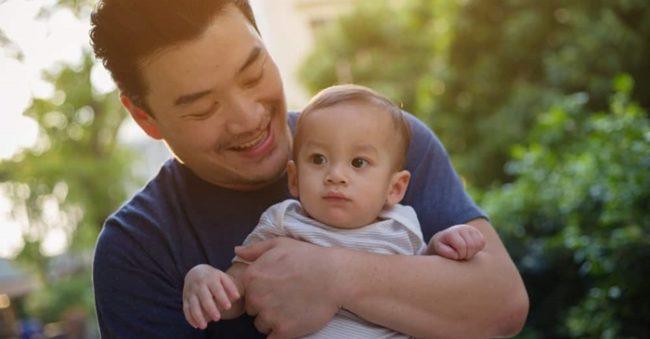 Peran ayah dalam tumbuh kembang anak sangat penting, ini alasannya!