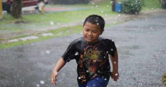 6 Manfaat Main Hujan dan Pelajaran yang Didapatkan