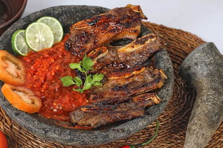 3 Resep Iga Bakar Rumahan, Praktis dan Gampang Dibuat!